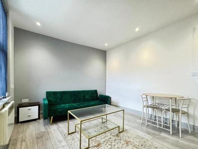 Castle Street, Reading, 3 Bedroom Apartment