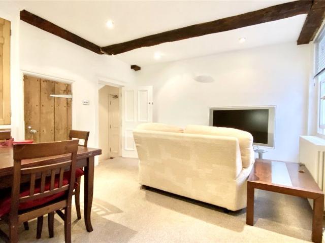 Castle Street, Reading, Berkshire RG1, 2 bed flat to rent, £1,350 pcm | PrimeLocation
