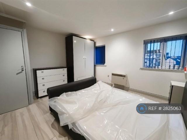 Castle Street, Reading, RG1 3 bed flat to rent £1,650 pcm £381 pw