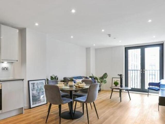 Castle Park View, Castle Street, 1 Bedroom Flat