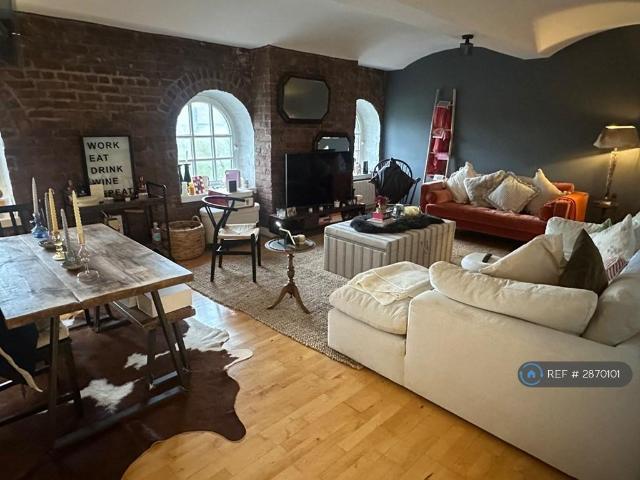 Castle Quay, Manchester, M15 2 bed flat to rent £1,950 pcm £450 pw
