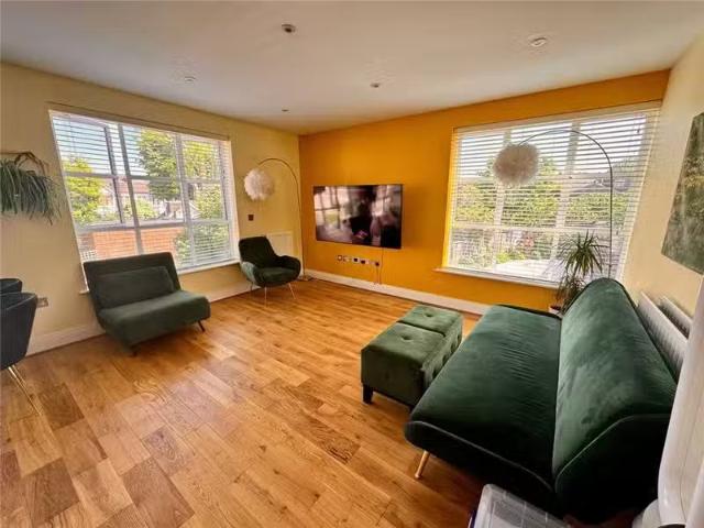 Castle Row, Horticultural Place, London, W4 4JQ