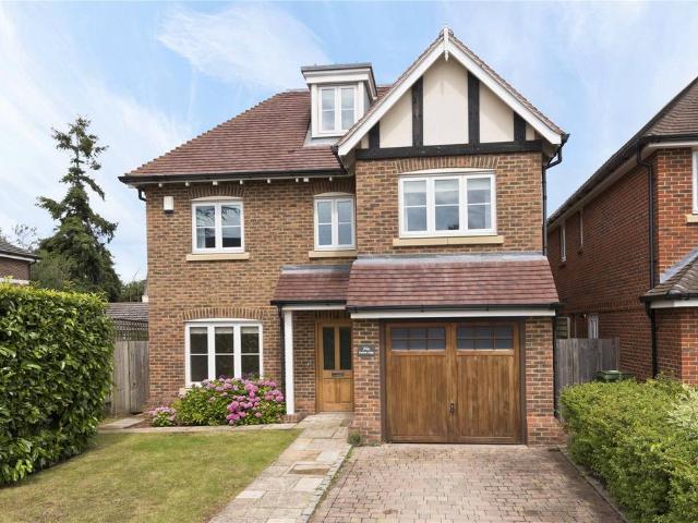 Castle Road, Weybridge, Surrey, KT13 6 bed detached house to rent £5,500 pcm £1,269 pw