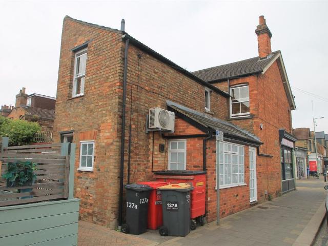Castle Road, Bedford MK40, 1 bed flat to rent, £850 pcm | PrimeLocation