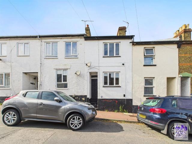 Castle Road, Chatham ME4, 3 bed terraced house to rent, £1,200 pcm | PrimeLocation