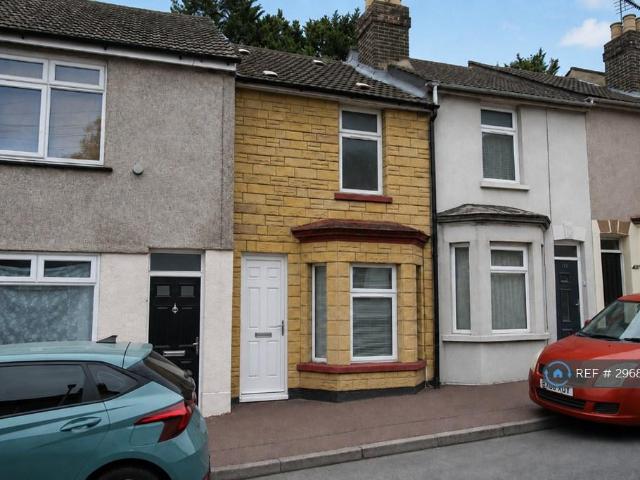 Castle Road, Chatham, ME4 3 bed terraced house to rent £1,295 pcm £299 pw