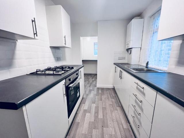 Castle Road, Chatham ME4, 3 bed terraced house to rent, £1,300 pcm | PrimeLocation
