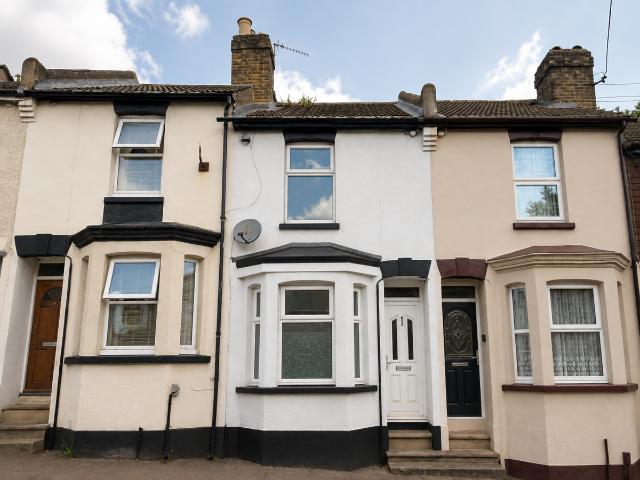 Castle Road, Chatham ME4, 3 bed property to rent, £1,200 pcm | PrimeLocation
