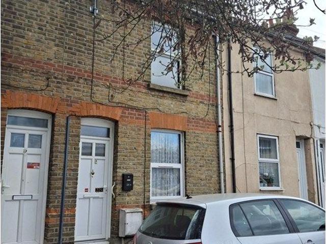 Castle Road, Chatham ME4, Studio to rent, £725 pcm | PrimeLocation