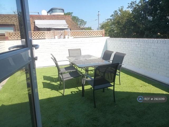 Castle Road, London, NW1 4 bed maisonette to rent £4,600 pcm £1,062 pw