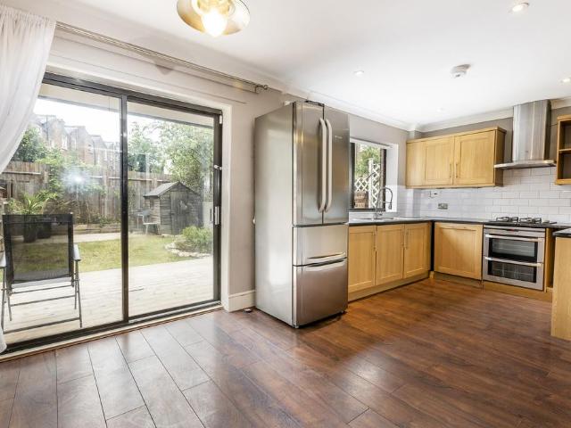 Castle Road, London, NW1 4 bed house to rent £4,300 pcm £992 pw