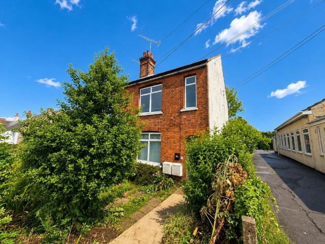 Castle Road, Rayleigh, Essex, SS6 1 bed apartment to rent £1,000 pcm £231 pw