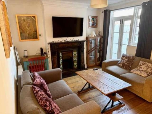 Castle Road Room 2
