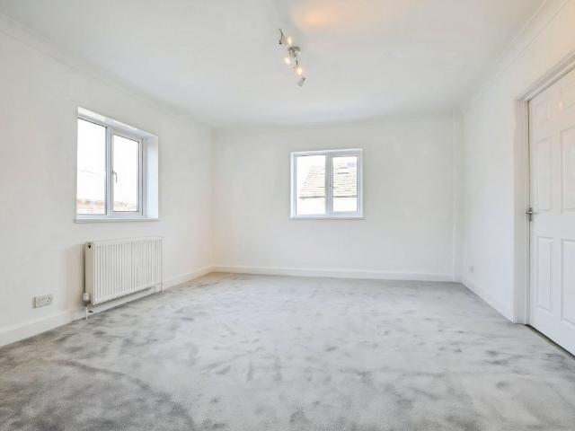 Castle Road, St Albans AL1, 1 bed flat to rent, £1,250 pcm | PrimeLocation