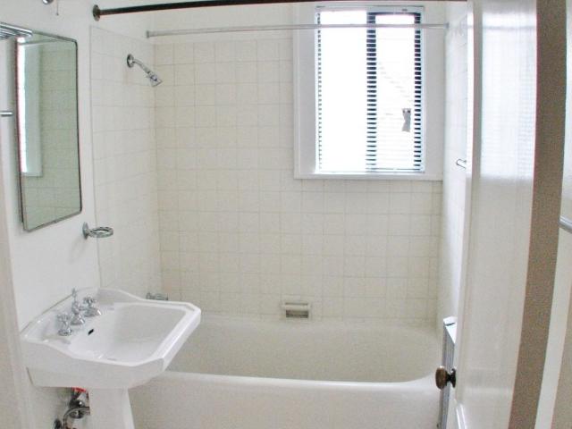 CASTLE ROSE APARTMENTS BALM05 Studio Apartment for Rent at 2421 Ne Irving St, Portland, OR 97232 Kerns