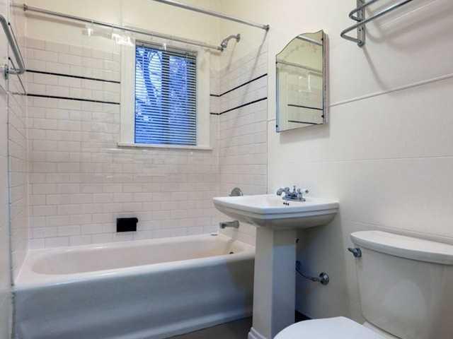 CASTLE ROSE APARTMENTS BALM05 Studio Apartment for Rent at 2421 Ne Irving St, Portland, OR 97232 Kerns