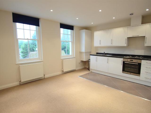 Castle Walk, Reigate RH2, 1 bed flat to rent, £1,200 pcm | PrimeLocation