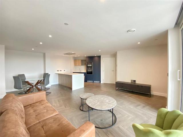 Castle Wharf, Chester Road, Manchester 2 bed apartment to rent £2,500 pcm £577 pw