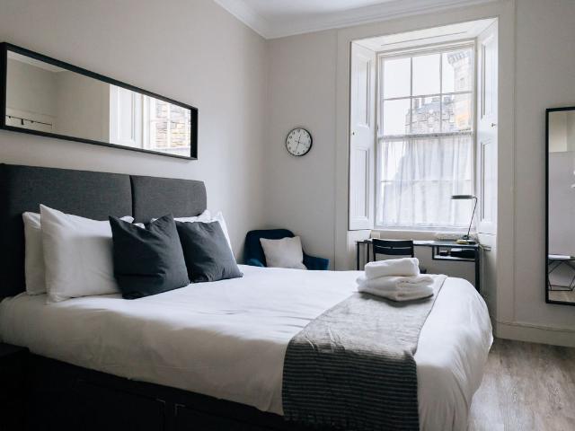 Castle Wynd North, Edinburgh EH1 1 bed flat to rent, £2,950 pcm | PrimeLocation