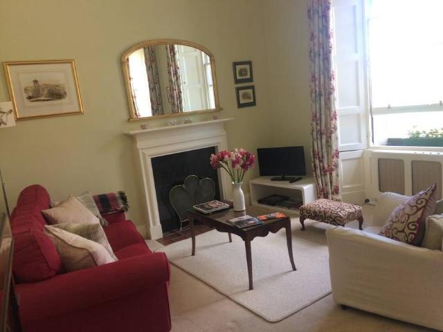 Castle Terrace, Edinburgh EH1, 1 bed flat to rent, £2,200 pcm | PrimeLocation