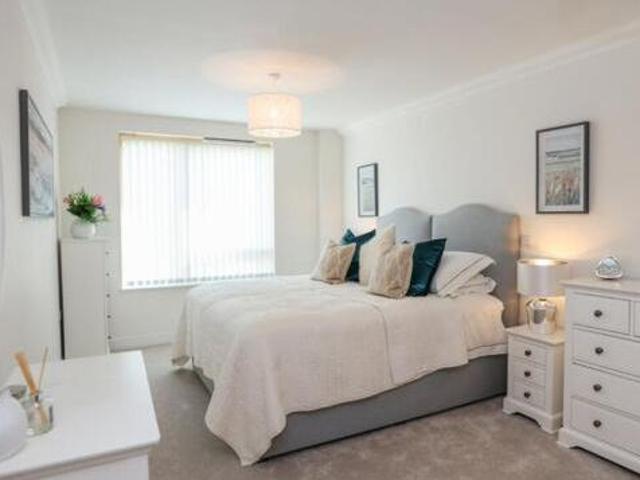 Castle View Retirement Village, Helston Lane, 2 Bedroom Flat