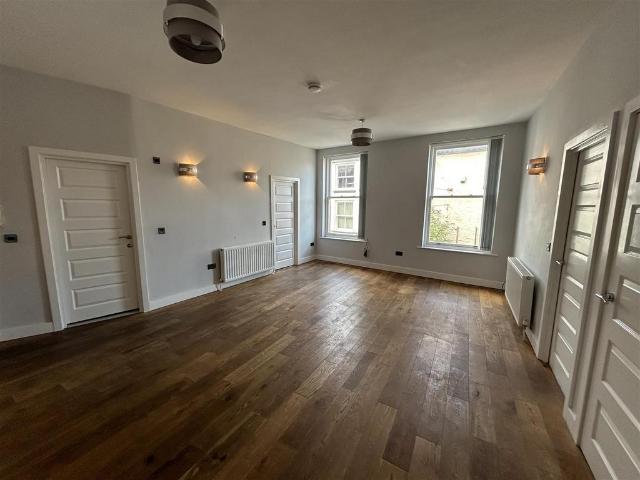 Castle Yard, Stockport 2 bed apartment to rent £1,000 pcm £231 pw