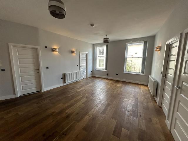 Castle Yard, Stockport SK1, 2 bed flat to rent, £1,000 pcm | PrimeLocation