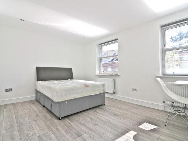 Castlebar Park, London, London, W5 House share to rent £1,085 pcm £250 pw