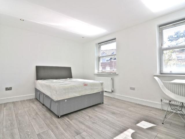Castlebar Park, London, London W5, Room to rent, £1,085 pcm | PrimeLocation