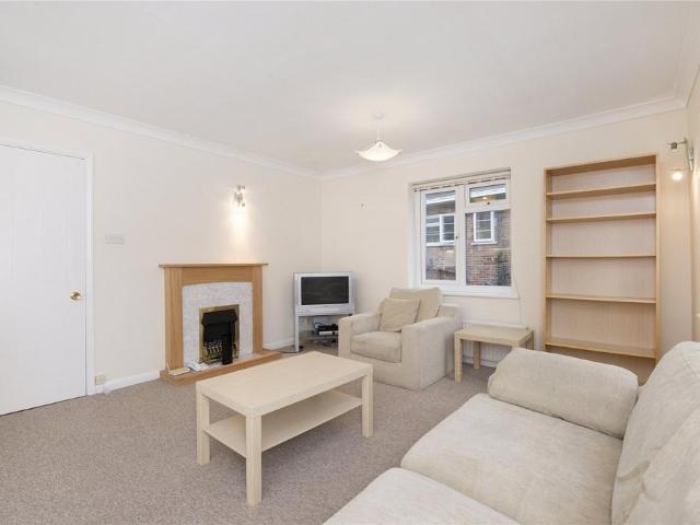 Castlebar Park, London, W5 1 bed flat to rent £1,600 pcm £369 pw