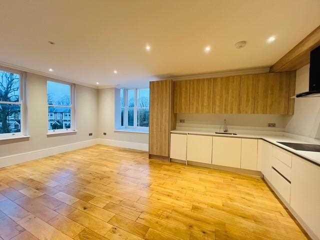 Castlebar Road, Ealing 2 bed apartment to rent £2,600 pcm £600 pw