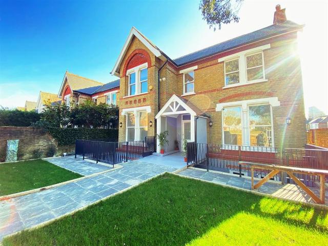 Castlebar Road, Ealing, Ealing W5, 2 bed flat to rent, £2,600 pcm | PrimeLocation