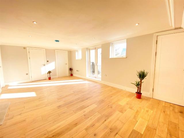 Castlebar Road, Ealing, Ealing W5, 3 bed flat to rent, £2,900 pcm | PrimeLocation