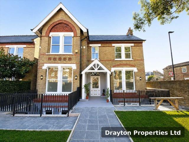 Castlebar Road, Ealing W5, 3 bed flat to rent, £2,800 pcm | PrimeLocation