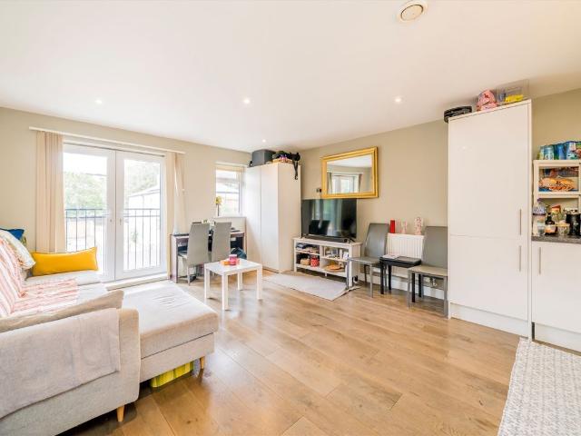 Castlebar Road, Ealing W5, 1 bed flat to rent, £2,400 pcm | PrimeLocation