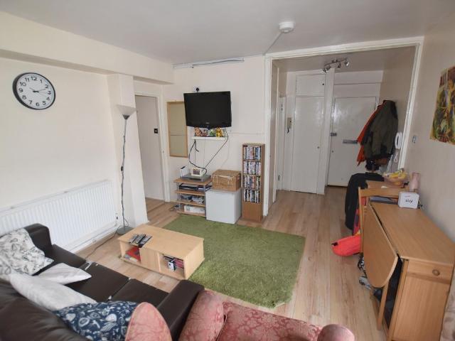 Castlecombe Drive, London SW19, 4 bed property to rent, £3,000 pcm | PrimeLocation
