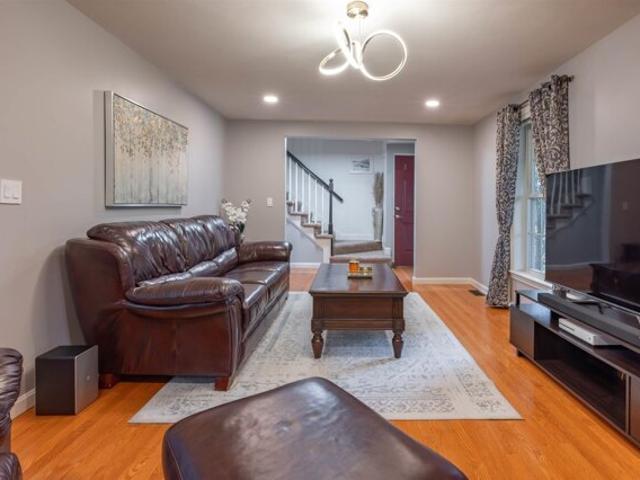 Castlegate Way, Nashua, Condo For Sale