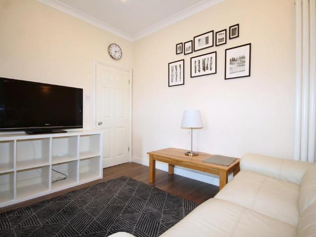 Castlehaven Road, Camden, NW1 2 bed flat to rent £2,350 pcm £542 pw