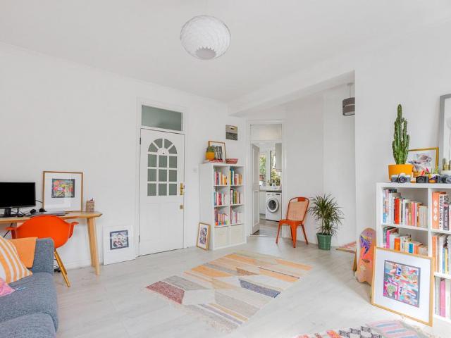 Castlehaven Road, London NW1 1 bed flat to rent £2,250 pcm £519 pw