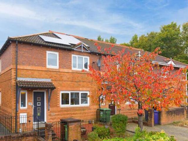 Castlelaw Gardens, Springboig, 3 Bedroom End