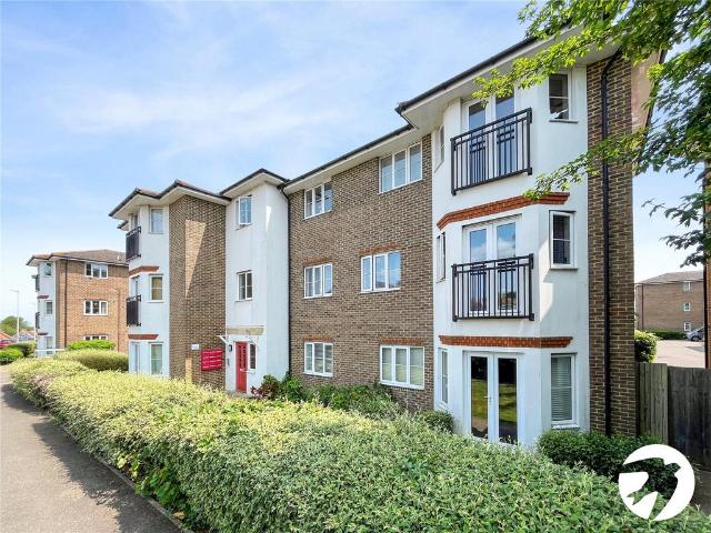 Castlemaine Avenue, Gillingham, Kent. 2 bed flat to rent £1,150 pcm £265 pw