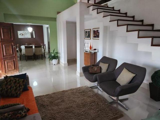 CAS, 3 quartos sendo 1 suíte, piscina, churrasqueira, lote 1050m, escriturada