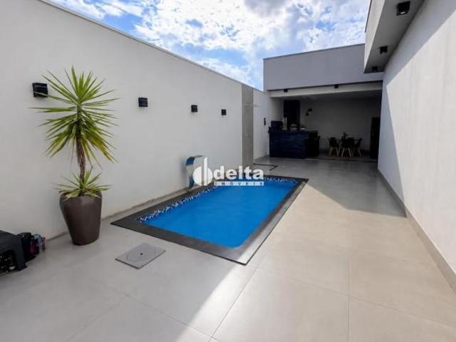 Cas com 4 quartos sendo 1 suíte disponível para venda no bairro Martins em Uberlândia MG