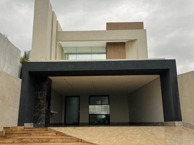 CAS, Rua 2, 4 suítes, lazer completo, escritório, home cinema, aceita permuta