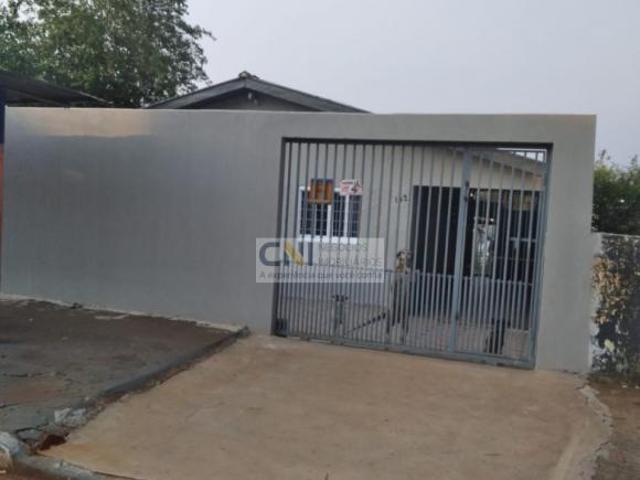 CASA MUITO BEM CONSERVADA NO JARDIM LEONOR