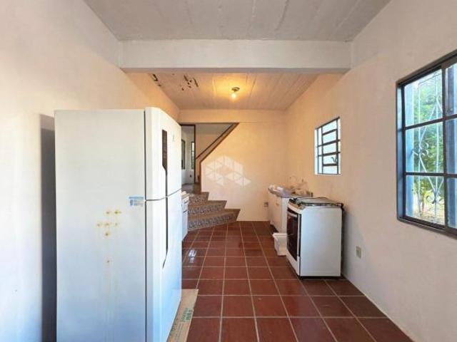 Casa muito bem localizada com terreno extenso, arborizado com vista maravilhosa
