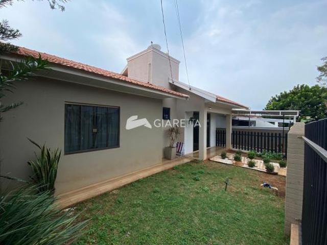 Casa muito bem localizada para venda no CENTRO de TOLEDO PR