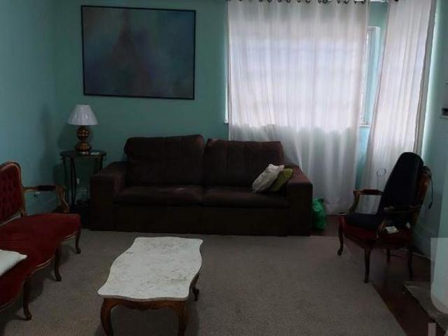CASA MUITO BEM LOCALIZADA.TERRENO PLANO