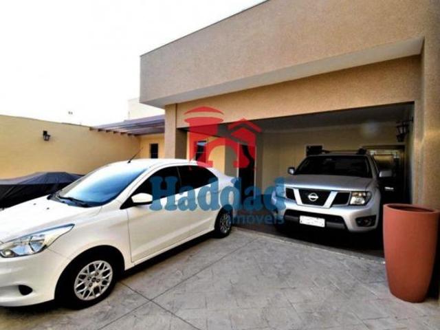 CASA MUITO BOA, REFORMADINHA, 3 QUARTOS 1 SUÍTE COM CLOSSET E ARMÁRIOS, AR CONDICIONADO, ÓTIMO ACABA