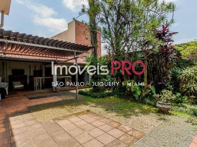 Casa muito espaçosa no Jardim Marajoara